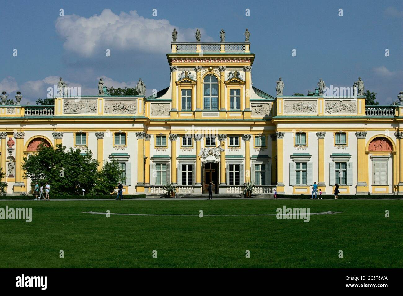 Facade and main entrance to Wilanów Royal Palace. Beautiful garden from ...