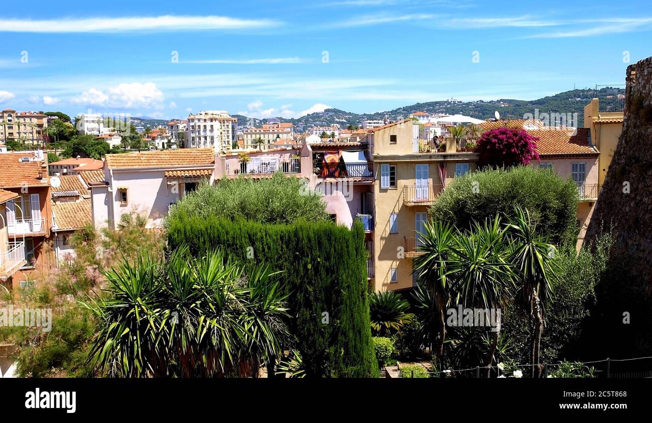 Cannes old streets hi-res stock photography and images - Alamy
