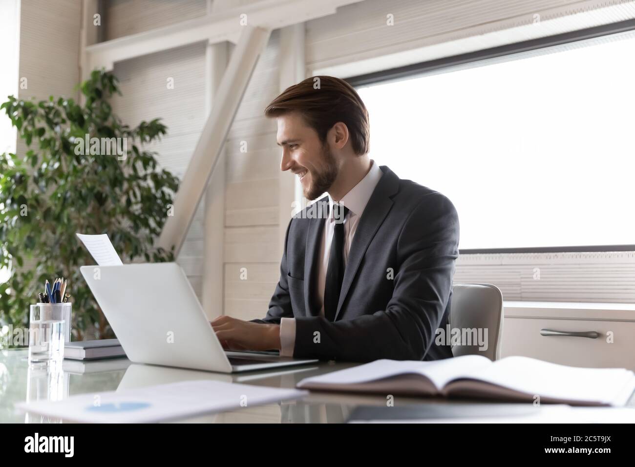 Boss working hi-res stock photography and images - Alamy
