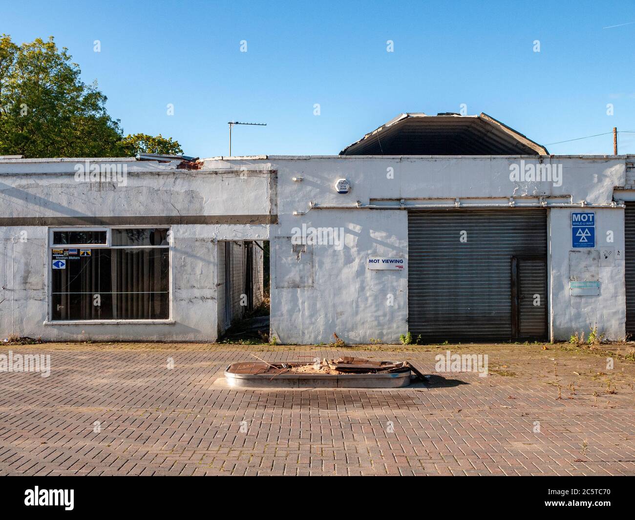 Petrol station shop hi-res stock photography and images - Alamy