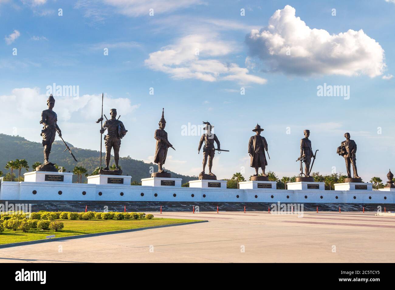 Hua hin thai king statues hi-res stock photography and images - Alamy