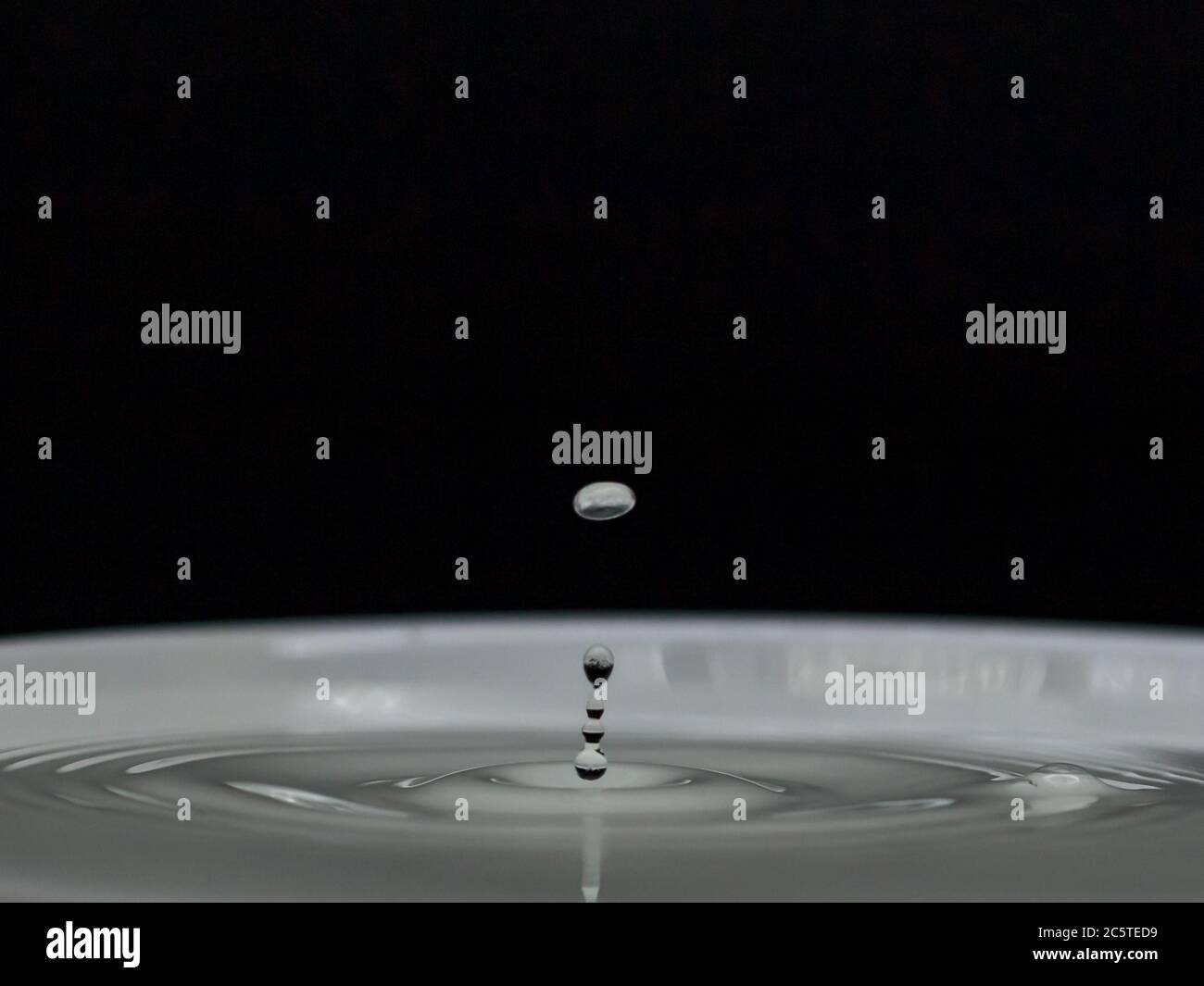 Drop catch hi-res stock photography and images - Alamy