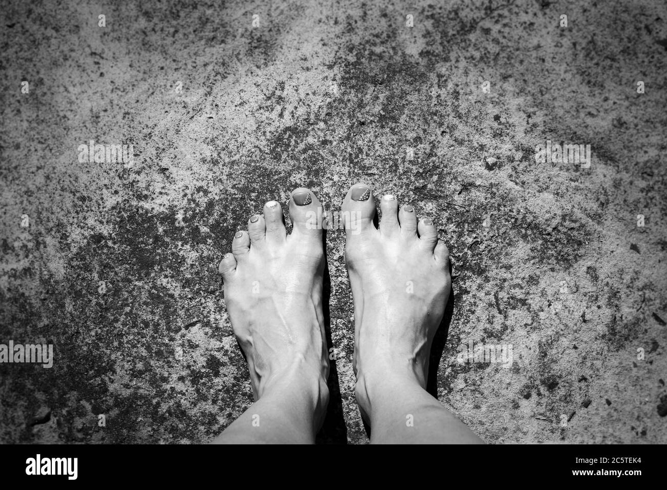 Colored female toenails hi-res stock photography and images - Alamy