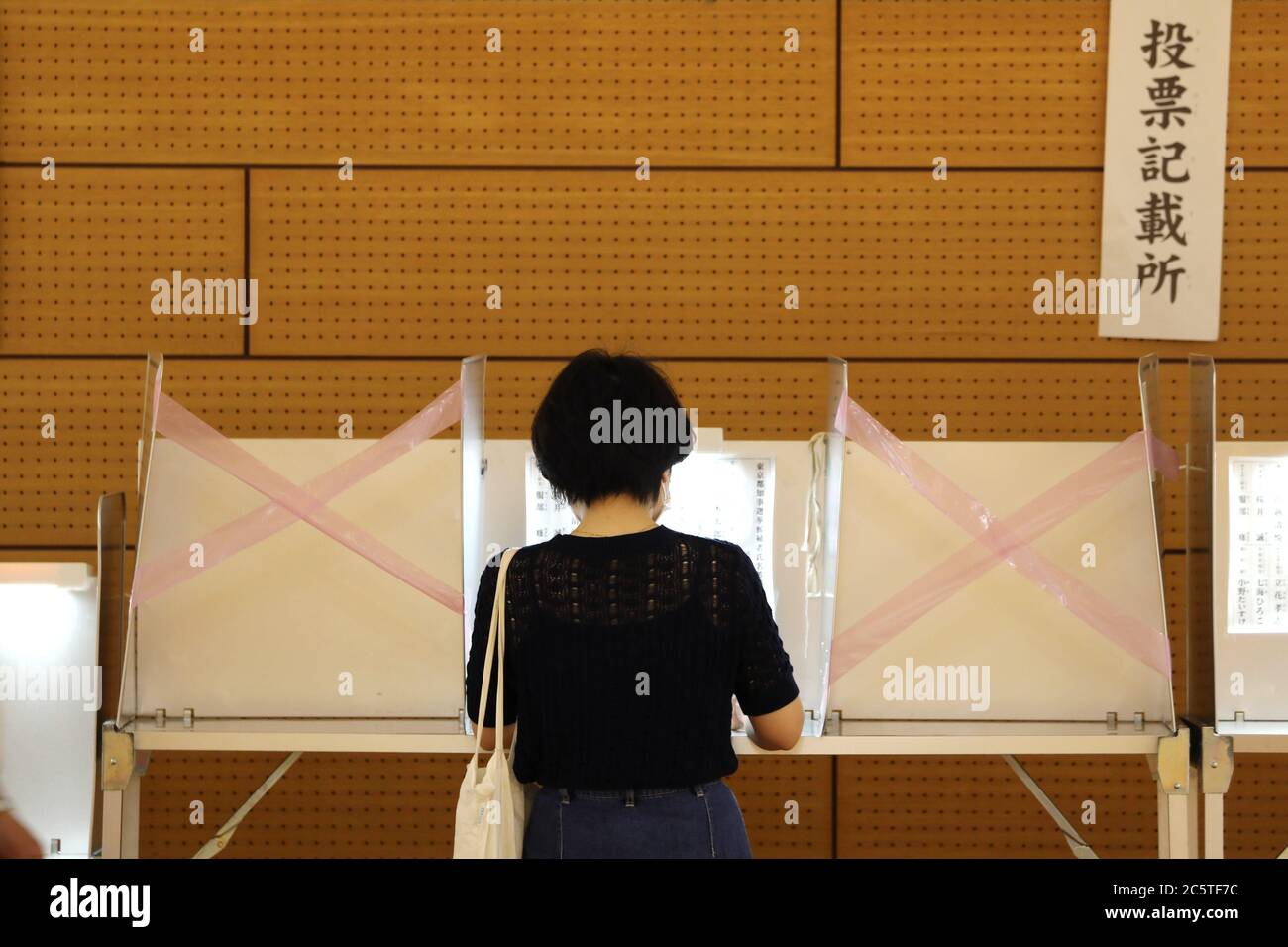 Voting papers hi-res stock photography and images - Alamy