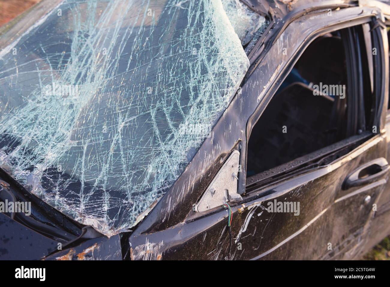 Shattered windshield after car accident hi-res stock photography and ...