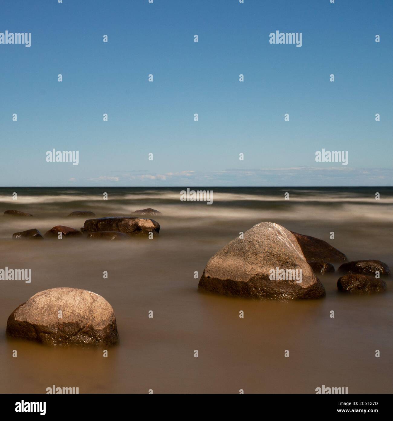 Long distance rock sea hi-res stock photography and images - Alamy