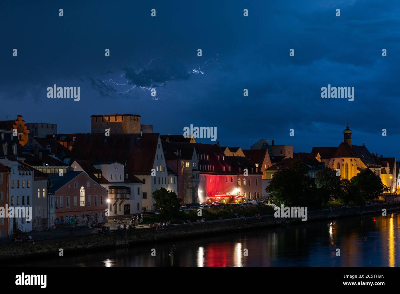 Flashes of lightning hi-res stock photography and images - Alamy