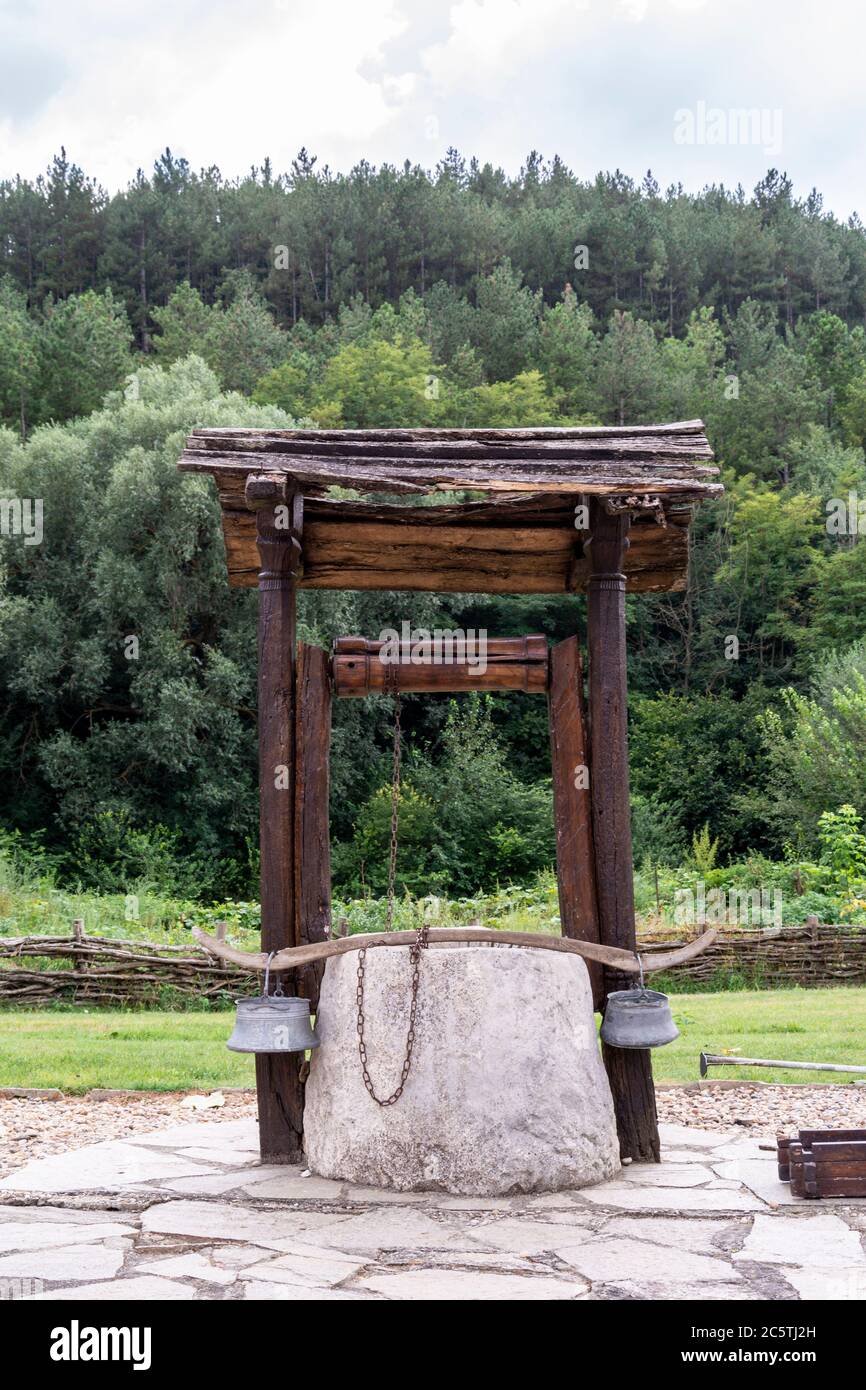 Wishing well roof hi-res stock photography and images - Alamy