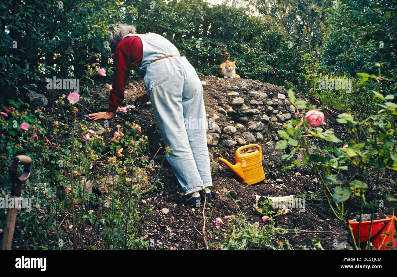 Woman gardner hi-res stock photography and images - Alamy