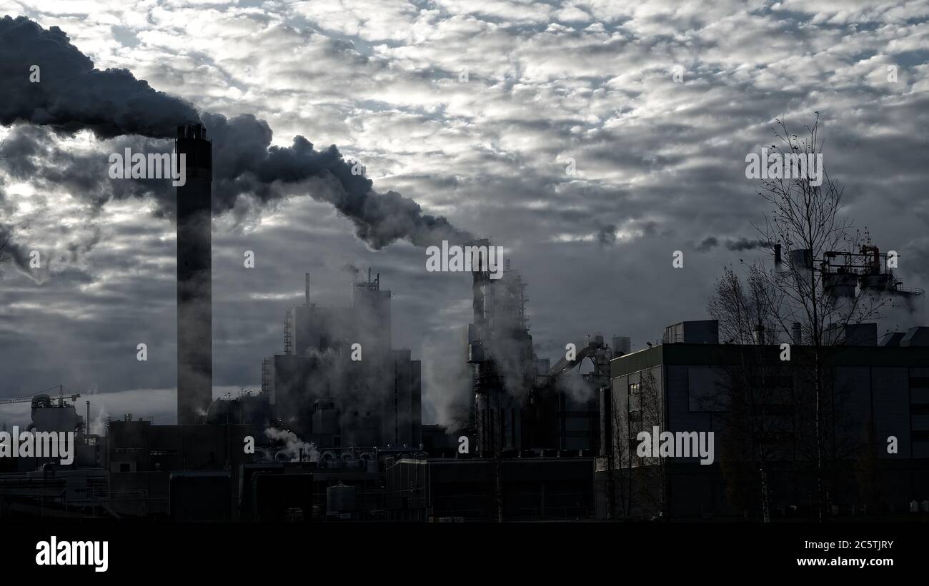 Refining plant hi-res stock photography and images - Alamy
