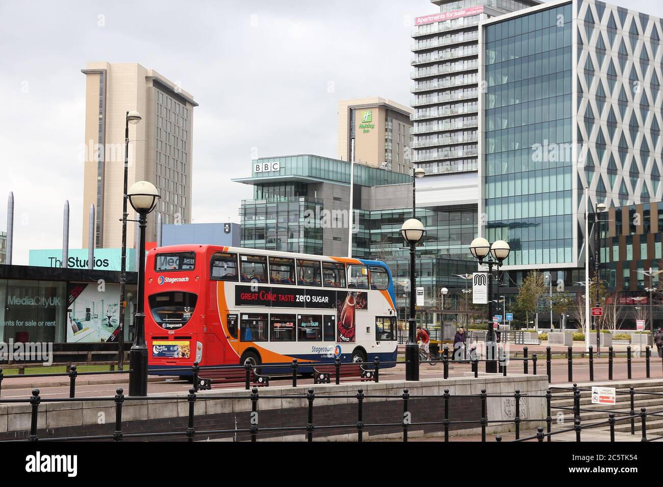 Itv bus hi-res stock photography and images - Alamy