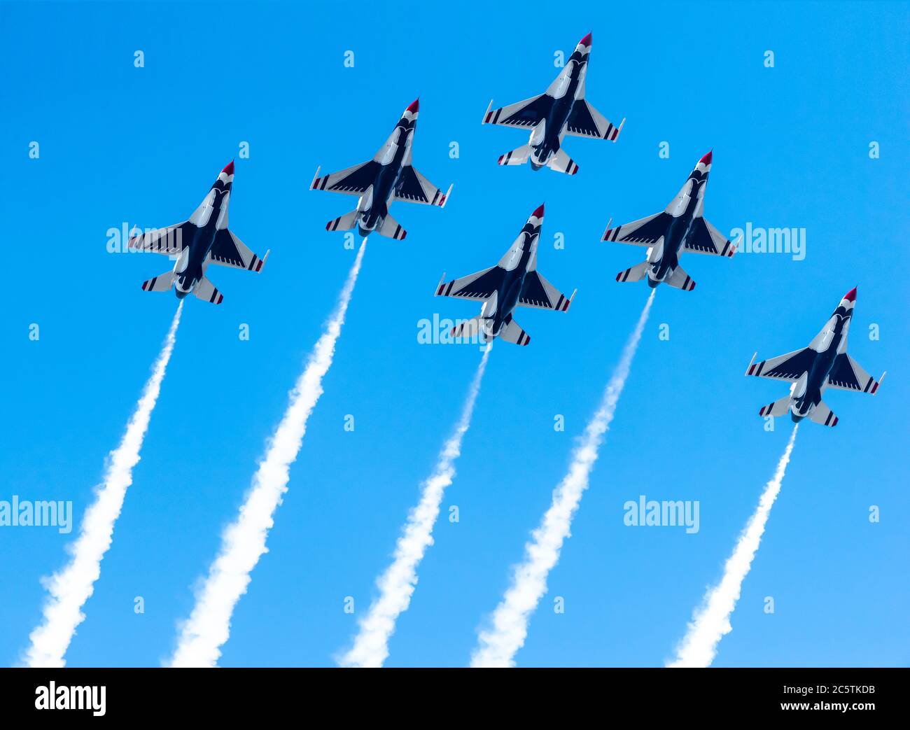 Boston, Massachusetts. 4th July, 2020. USAF Thunderbirds flying at the ...