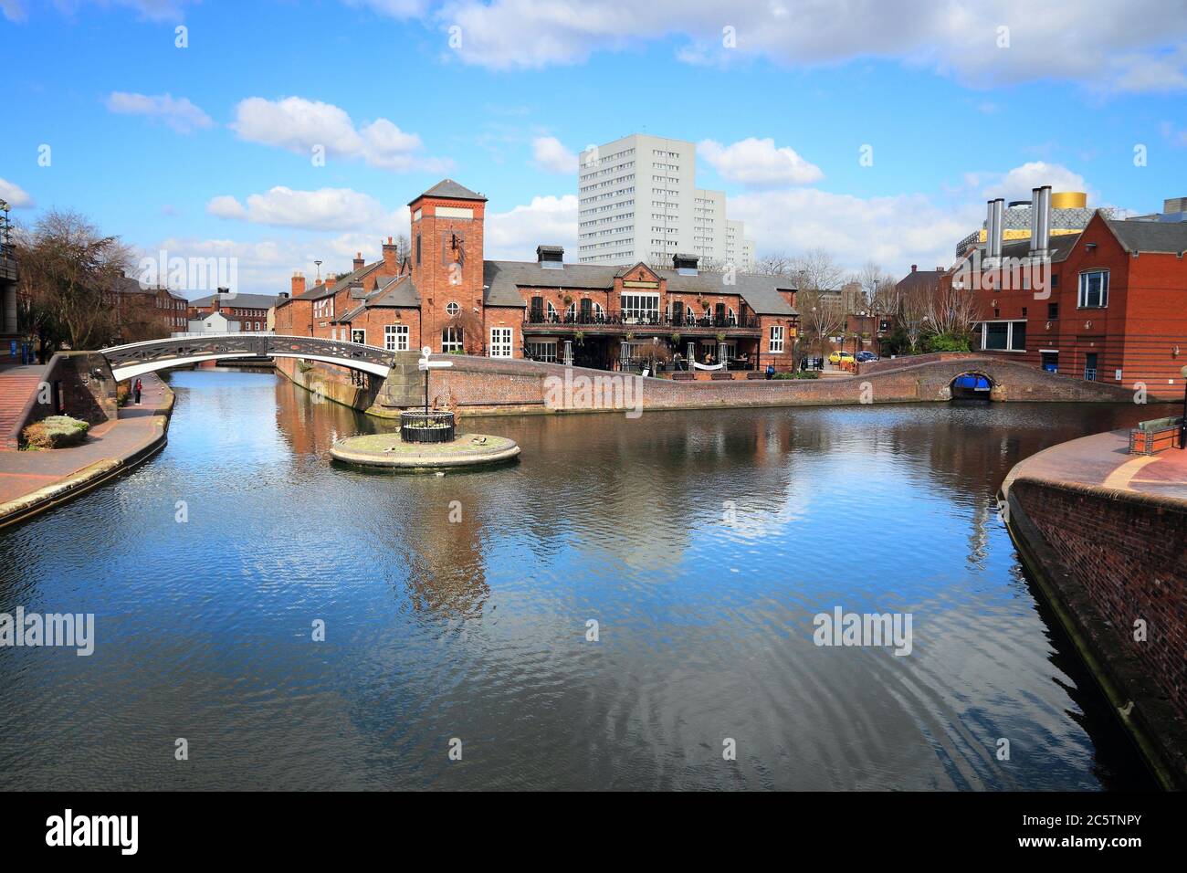 Birmingham water canal network - famous Birmingham-Fazeley roundabout ...