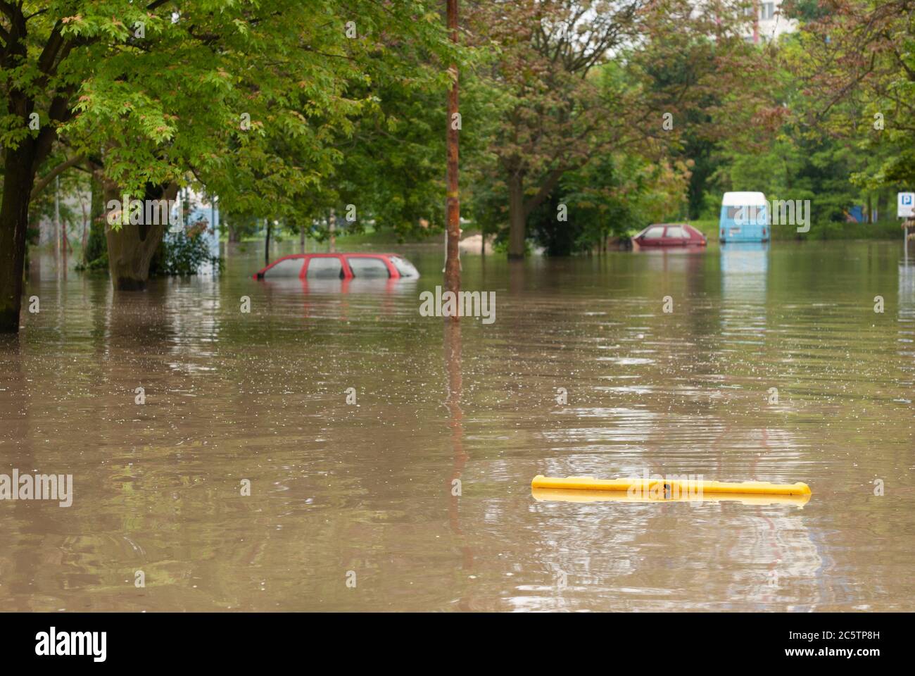 People rescue flood hi-res stock photography and images - Alamy