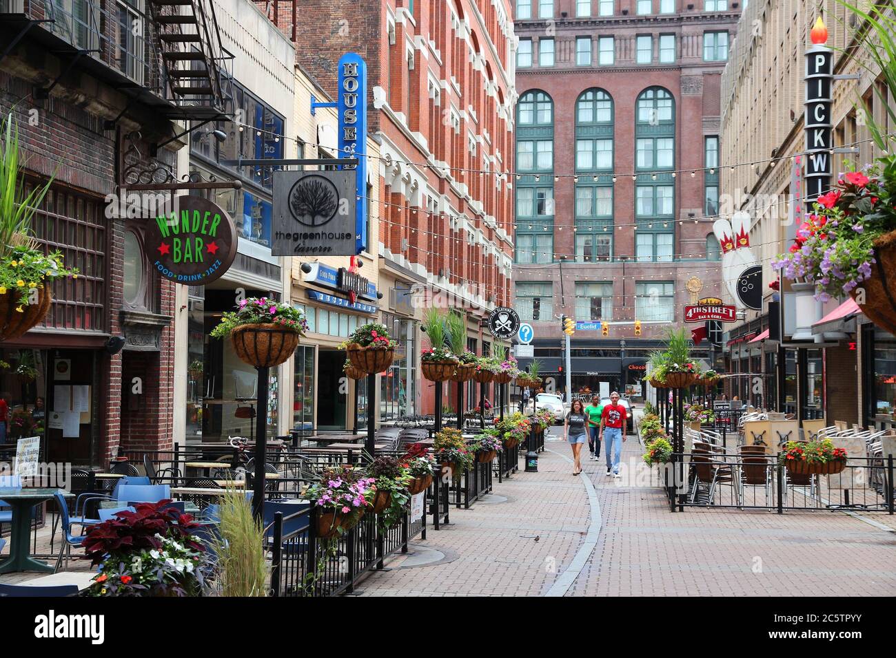 Downtown cleveland people hi-res stock photography and images - Alamy