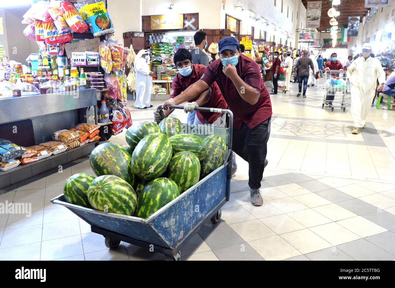 Construction workers kuwait hi-res stock photography and images - Alamy