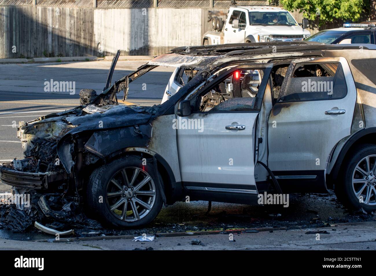 Charred car hi-res stock photography and images - Alamy
