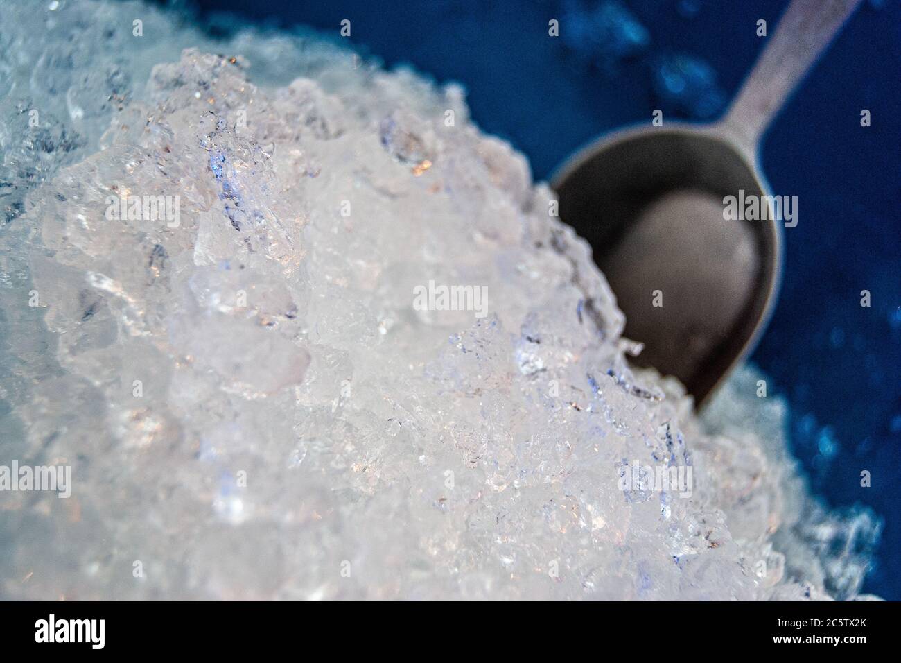 Crushed ice for drinks hi-res stock photography and images - Alamy
