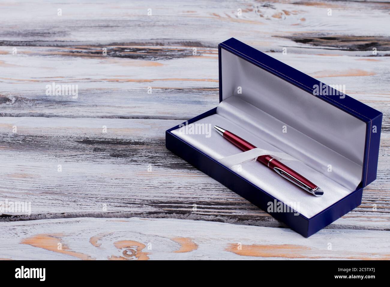 Luxury white writing hi-res stock photography and images - Alamy