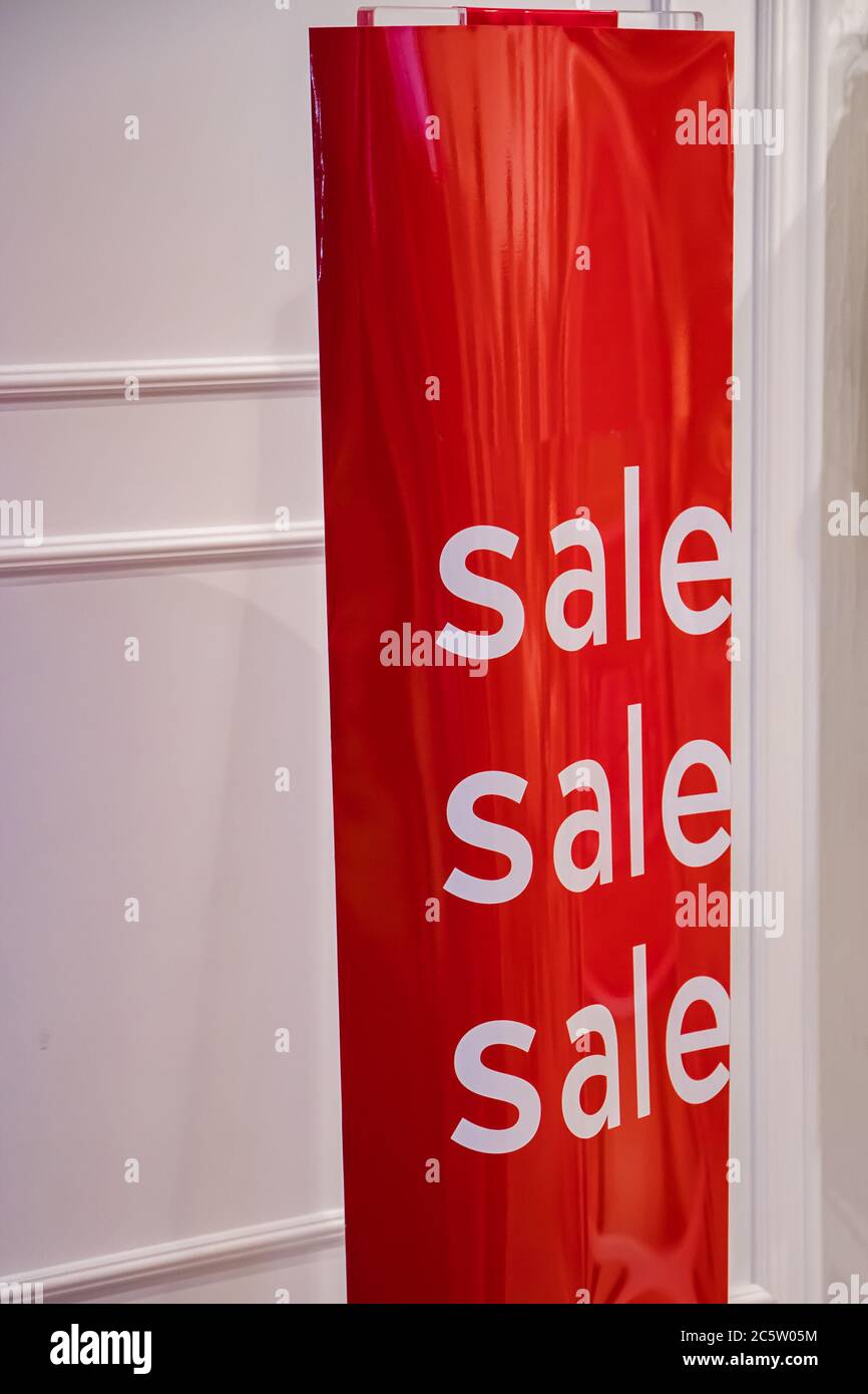 Big red store hi-res stock photography and images - Alamy