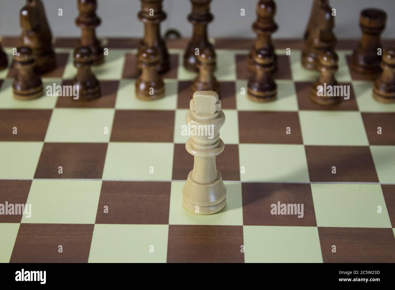 King facing hi-res stock photography and images - Alamy