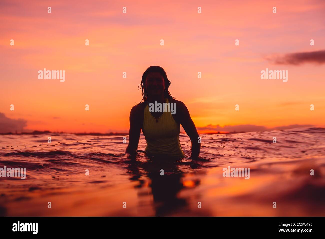 Lady surfers hi-res stock photography and images - Alamy