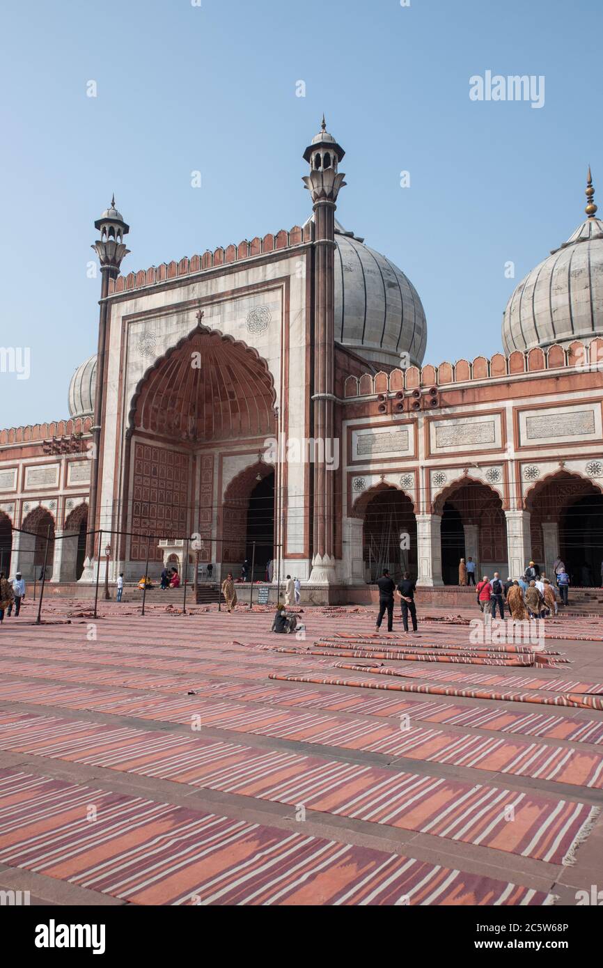 India, Delhi, Old Delhi. Jama Masjid, circa 1656 AD. Constructed of red ...