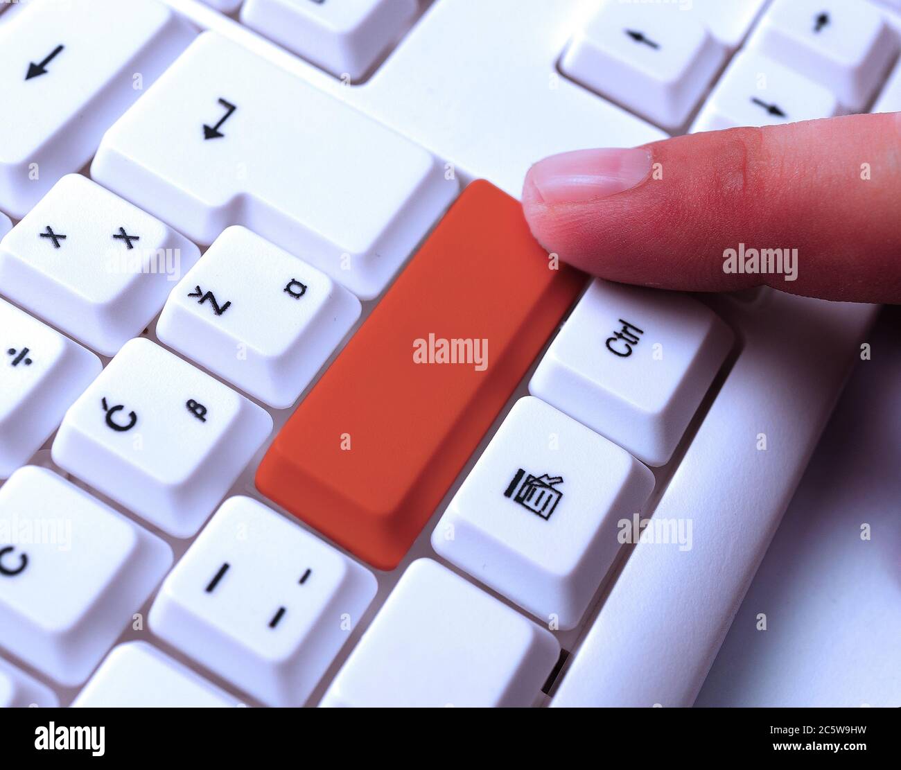 White Pc Keyboard With Empty Note Paper Above White Key Copy Space ...