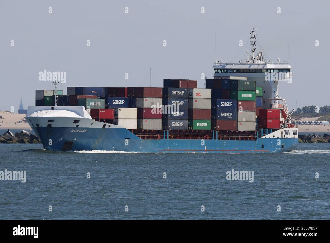 Container vessel feeder feeder ship hi-res stock photography and images ...