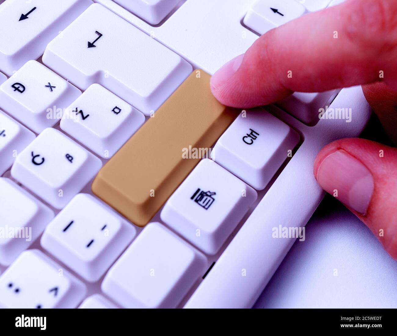 White Pc Keyboard With Empty Note Paper Above White Key Copy Space ...
