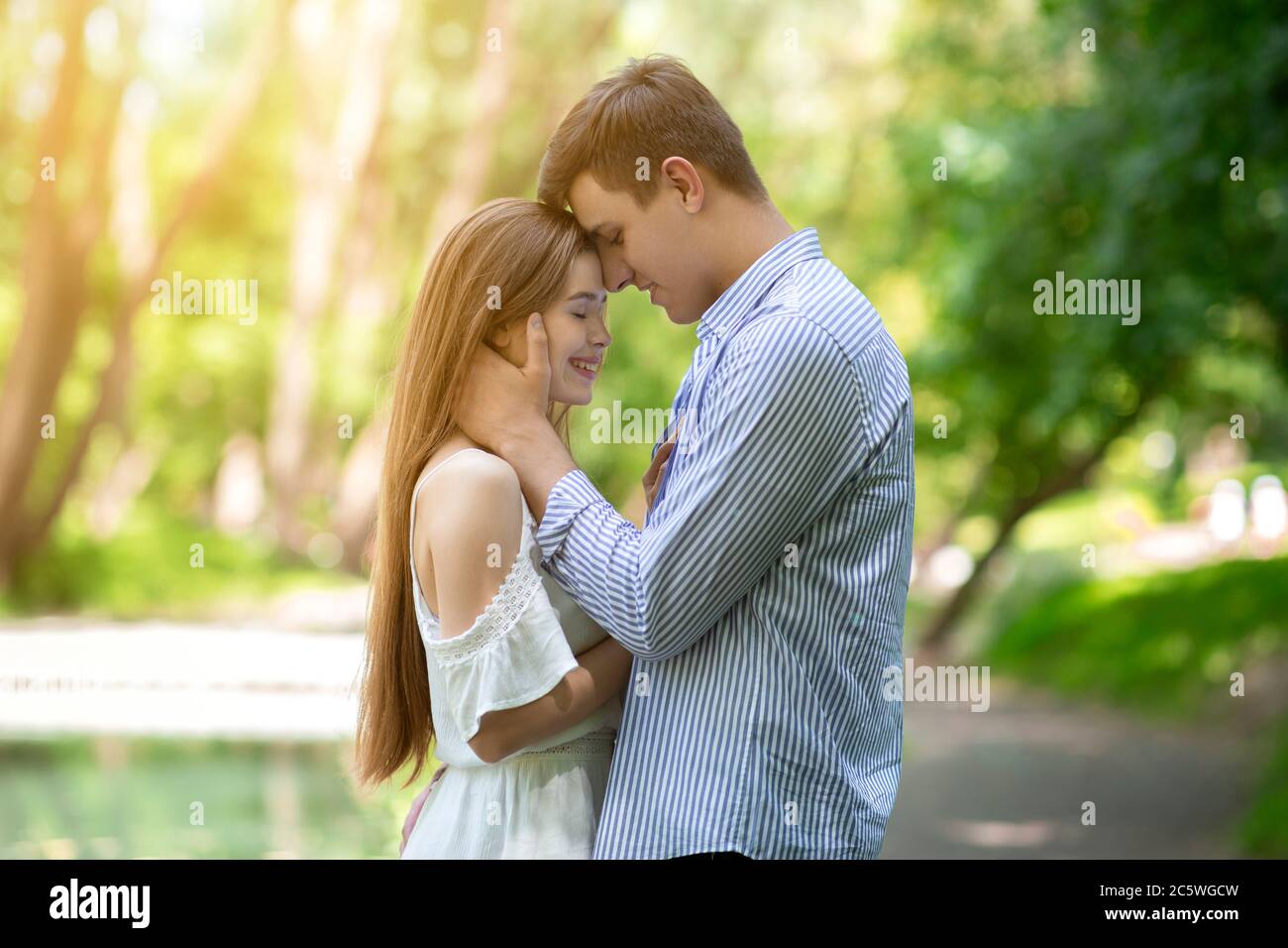 Romantic date outdoor hi-res stock photography and images - Alamy