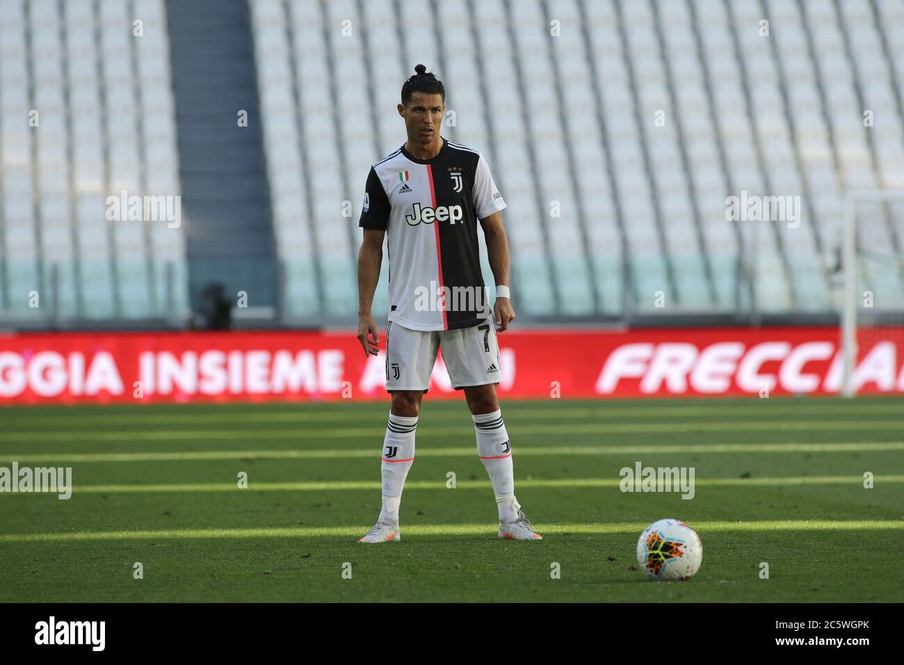 Cristiano ronaldo juventus shirt hi-res stock photography and images ...
