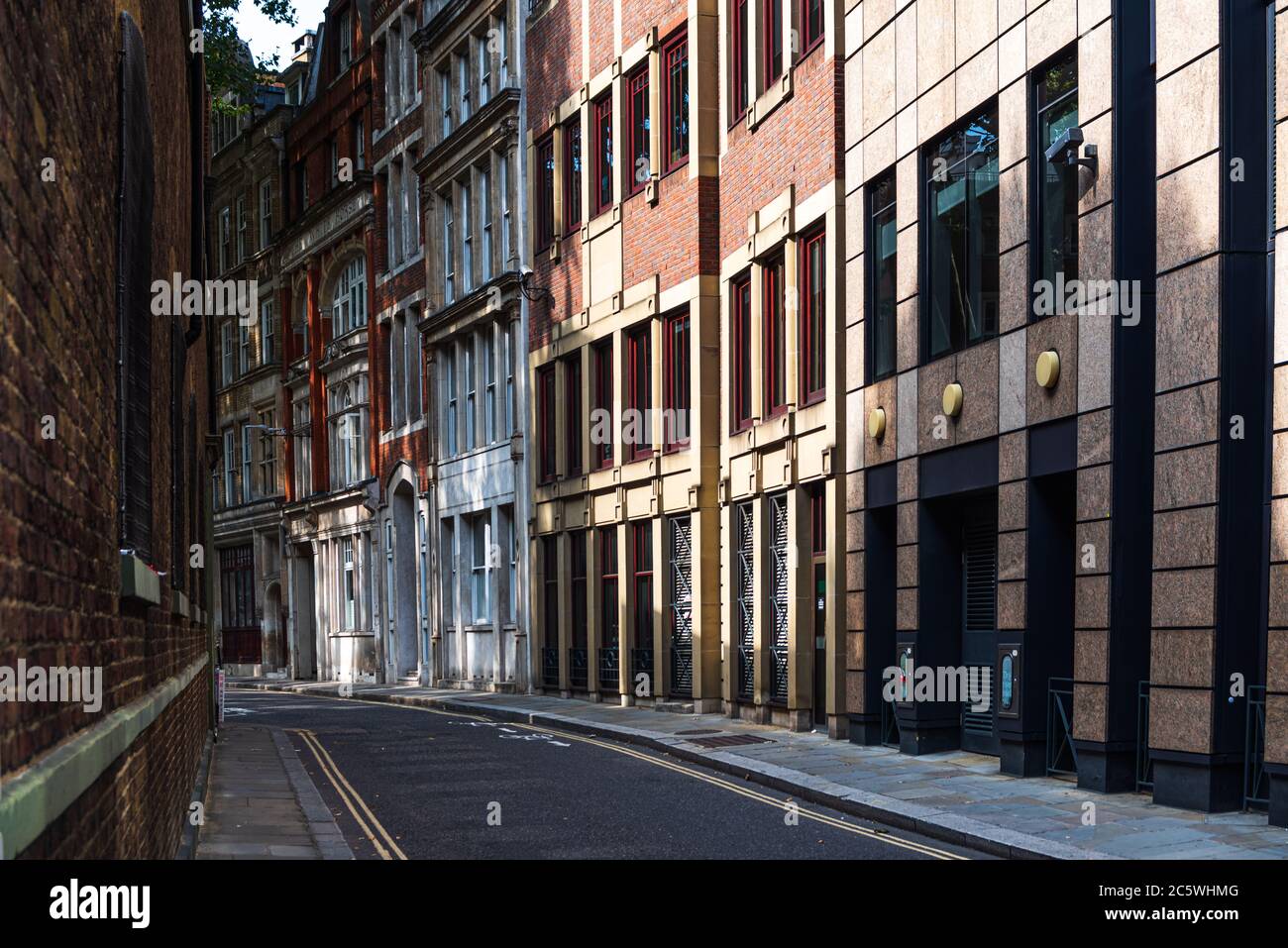 English townhouses hi-res stock photography and images - Alamy