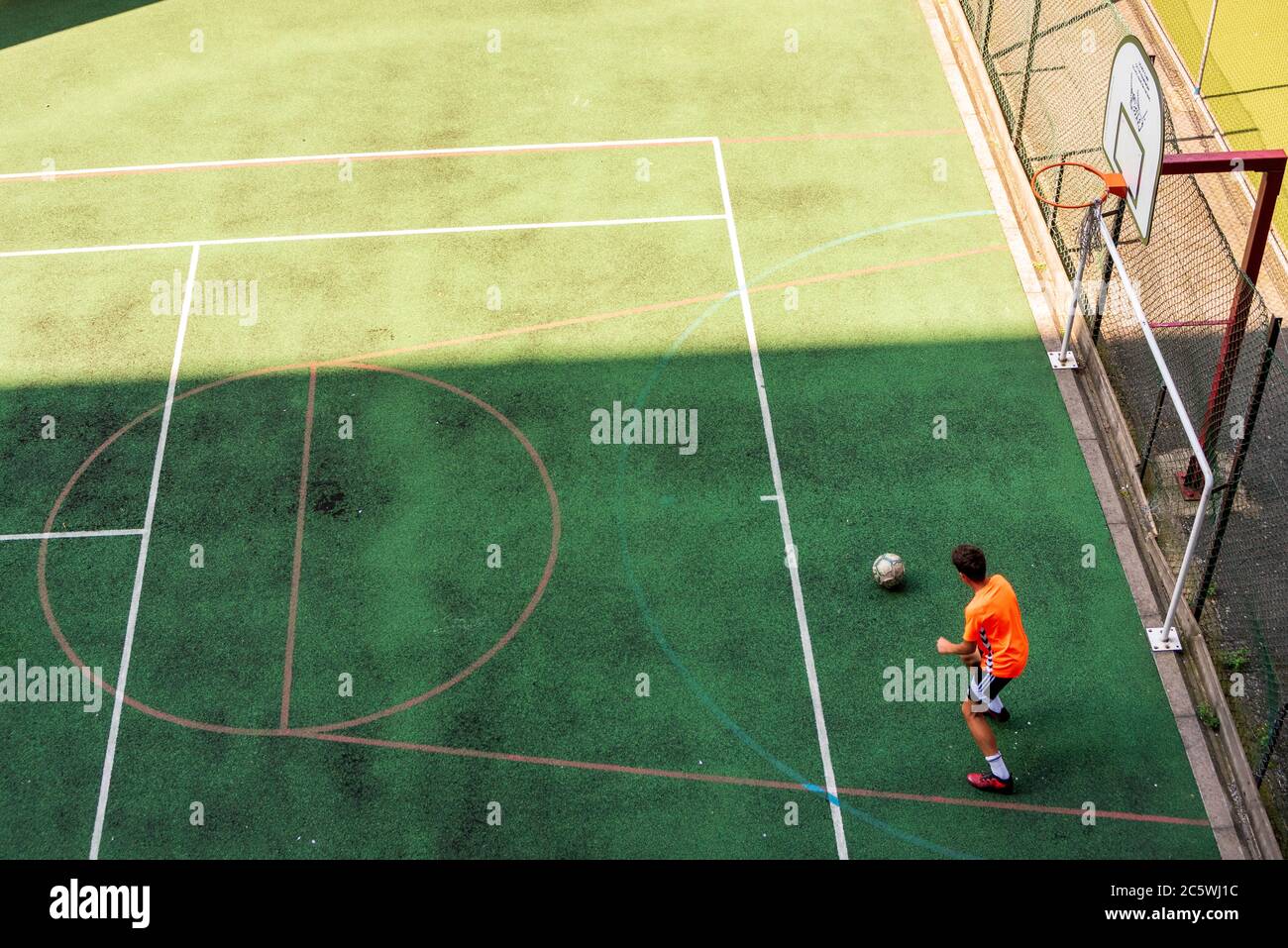 Soccer ball kick hi-res stock photography and images - Alamy