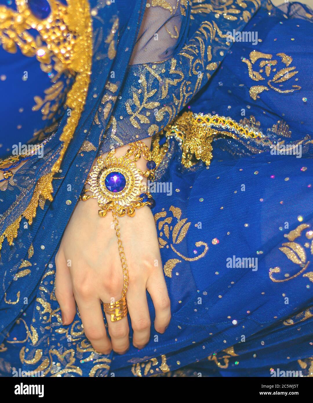 Indian woman cosplay. Young beautiful woman in blue indian sari dress ...