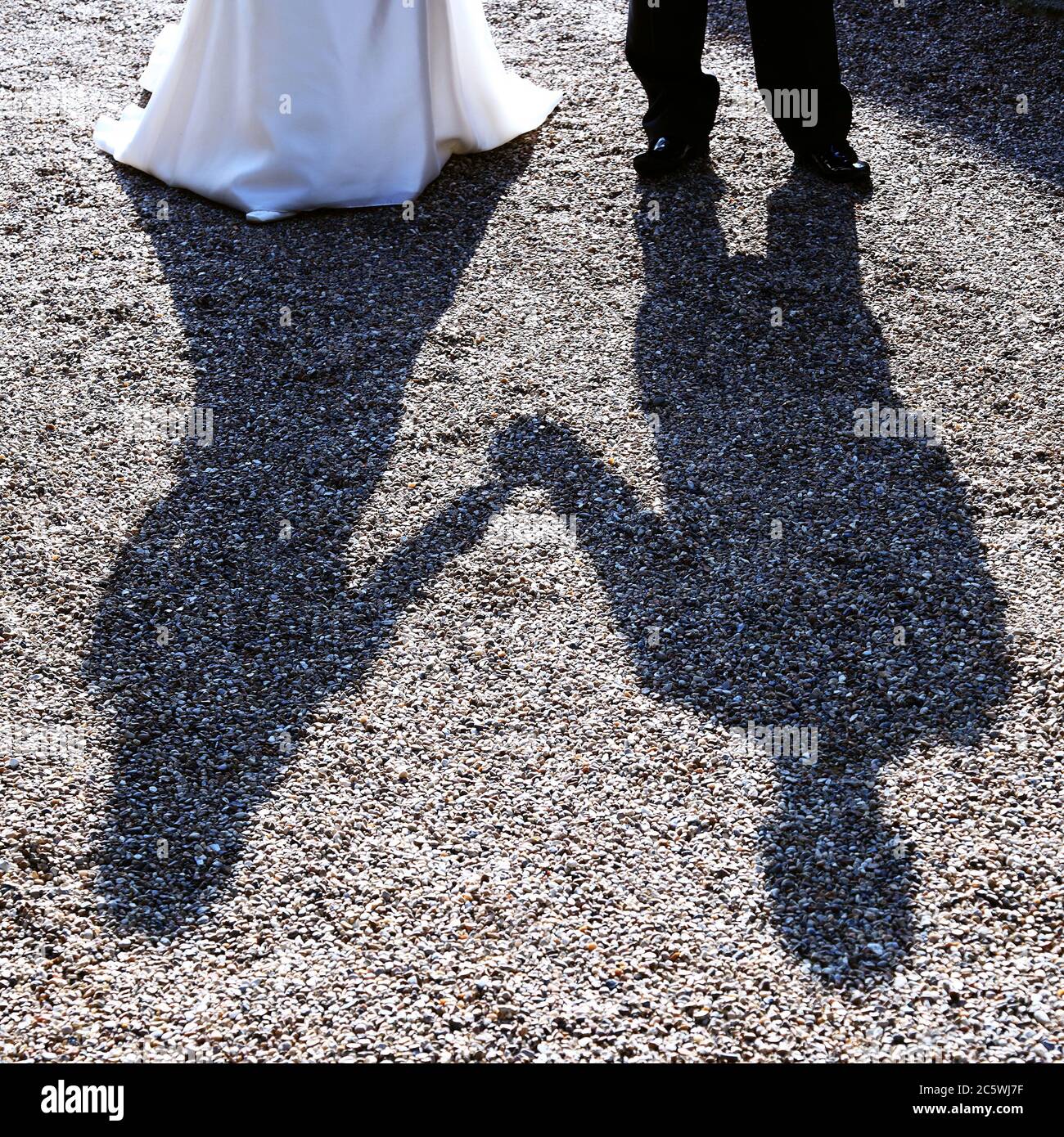 Shadows man woman holding hands hi-res stock photography and images - Alamy
