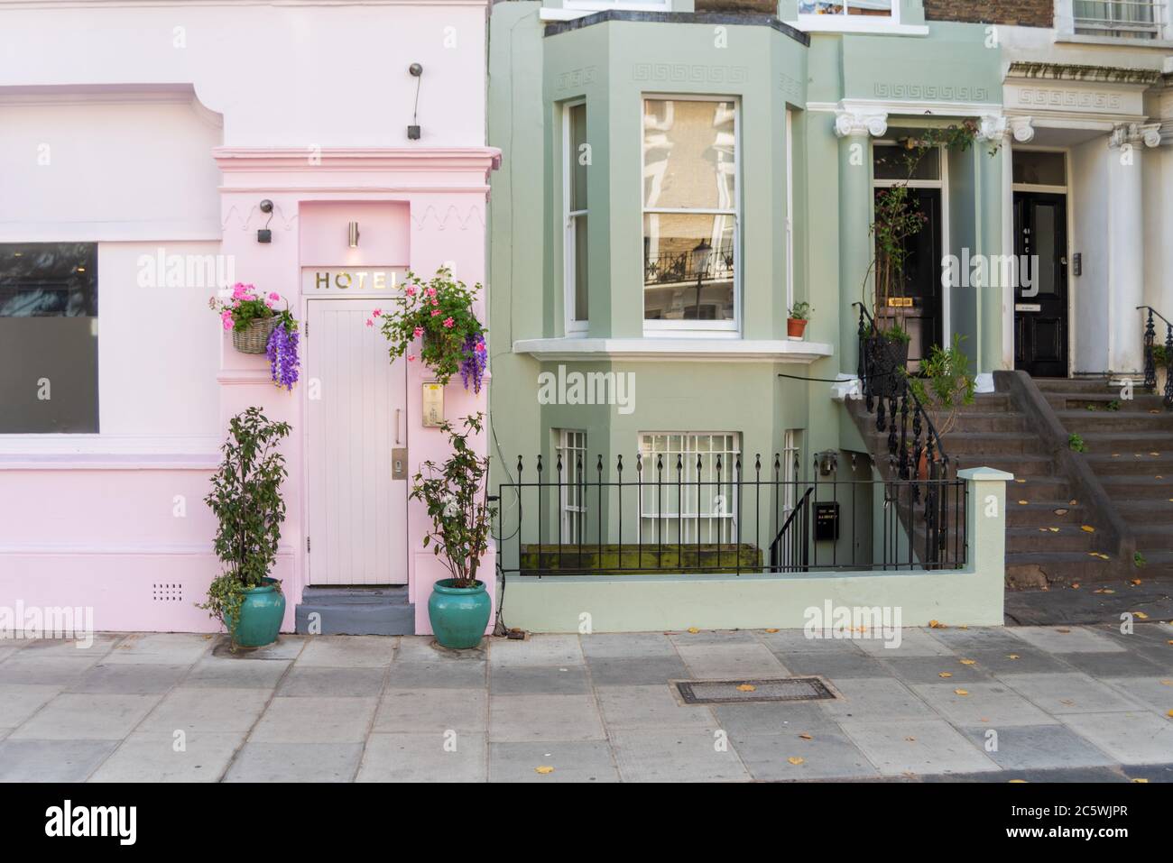 Modern hotel entrance hi-res stock photography and images - Alamy