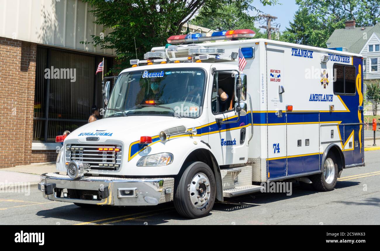Volunteer ambulance hi-res stock photography and images - Alamy