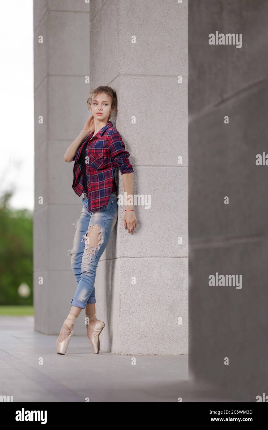 Asphalt dancer dancing girl hi-res stock photography and images - Alamy