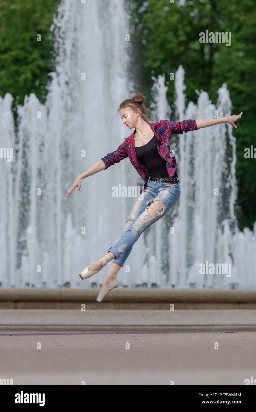 Asphalt dancer dancing girl hi-res stock photography and images - Alamy