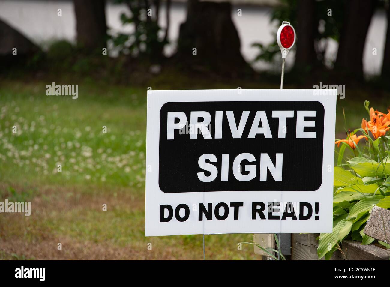 A humorous private sign, do not read Stock Photo - Alamy
