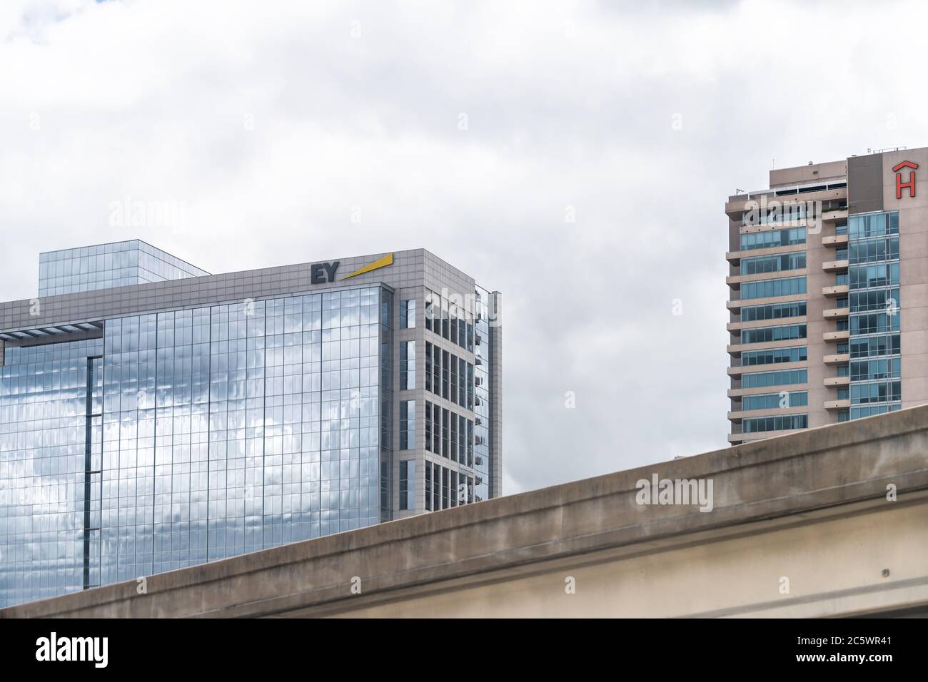 Ey ernst young hi-res stock photography and images - Alamy