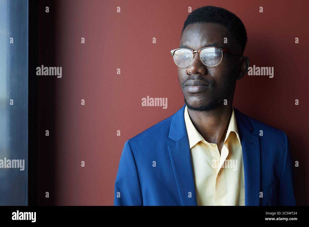 Young people wearing maroon hi-res stock photography and images - Alamy