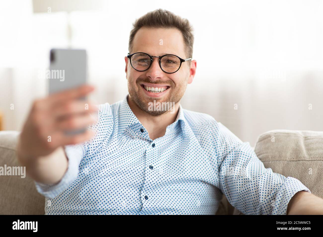 Selfie video calling hi-res stock photography and images - Alamy