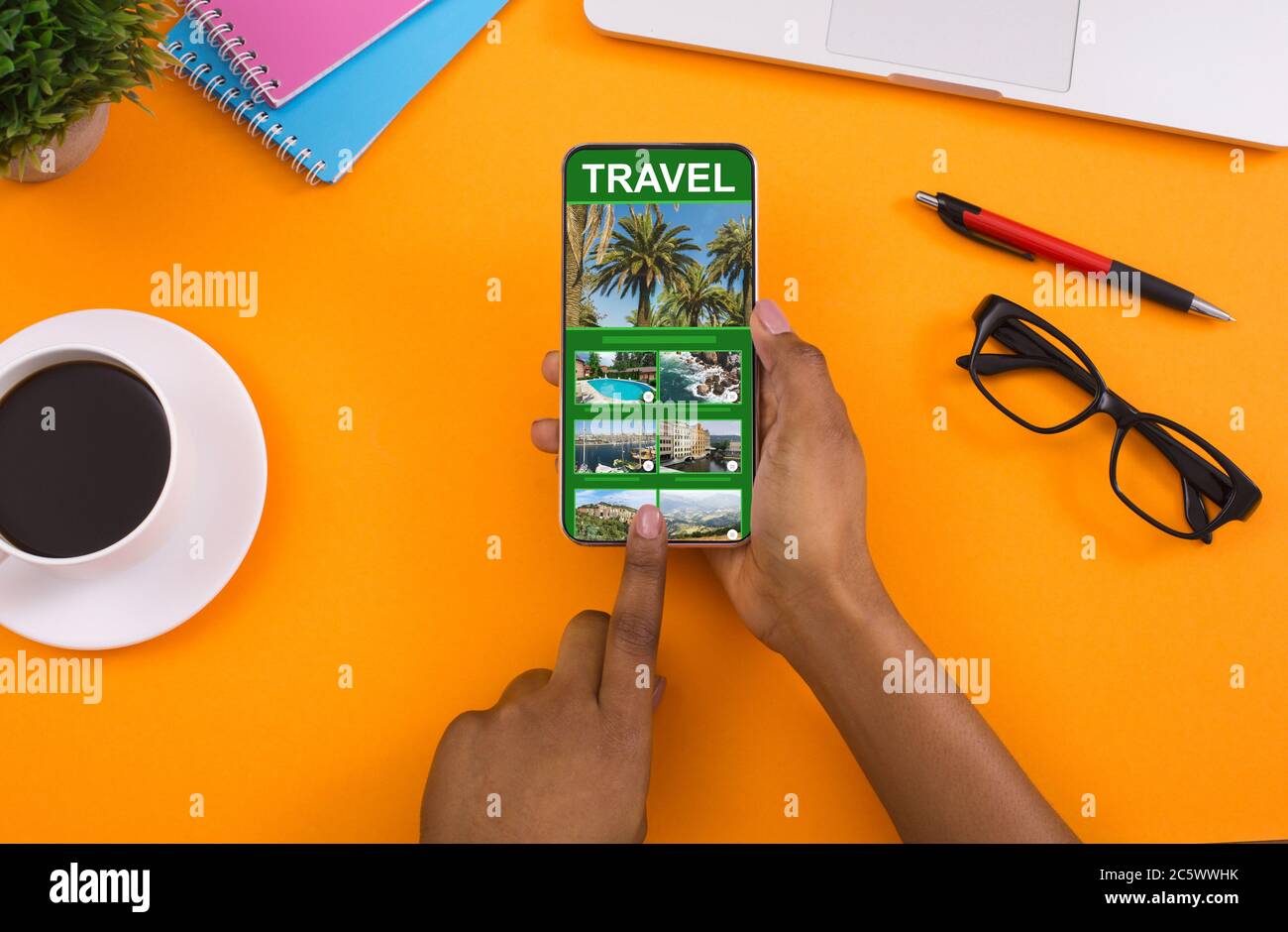 Travel blog on screen hi-res stock photography and images - Alamy