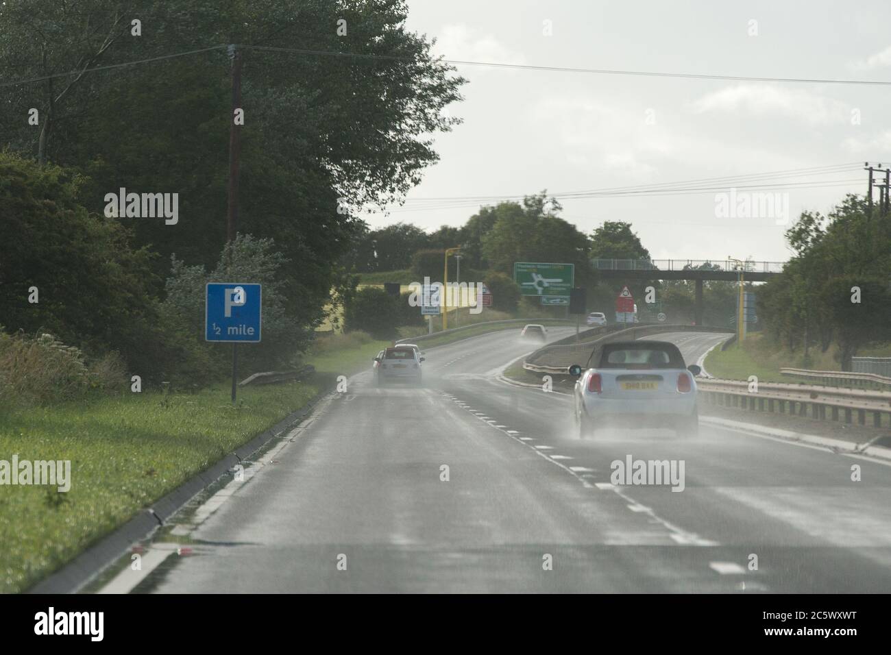 Uk car accident paramedics police hi-res stock photography and images ...