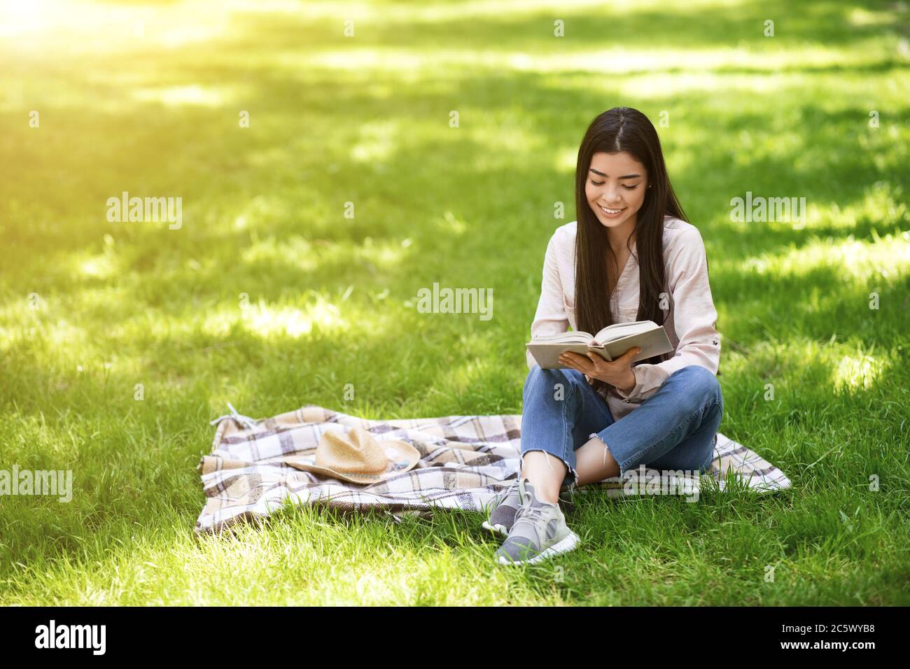 Reading on lawn hi-res stock photography and images - Alamy