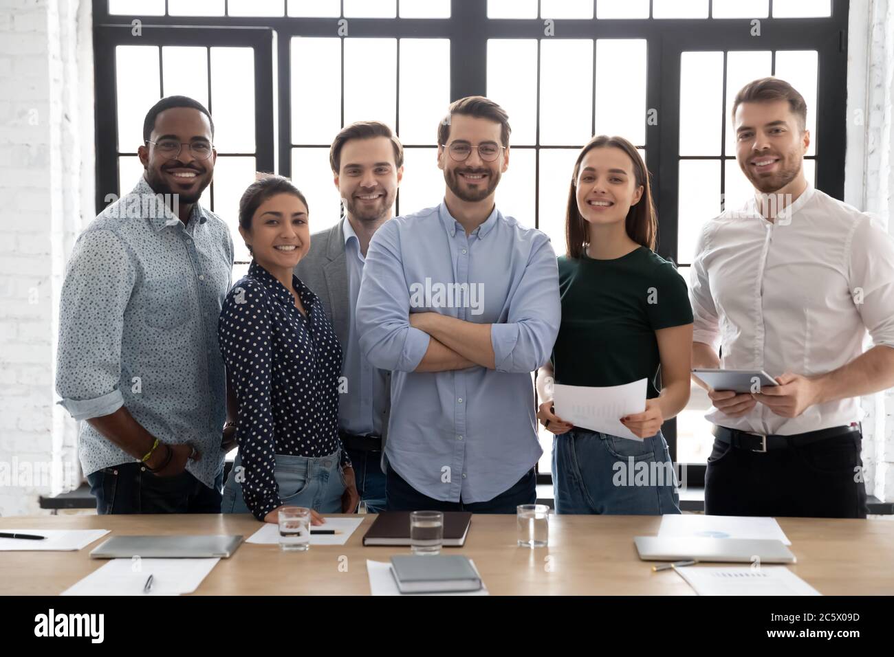 Services teambuilding hi-res stock photography and images - Alamy