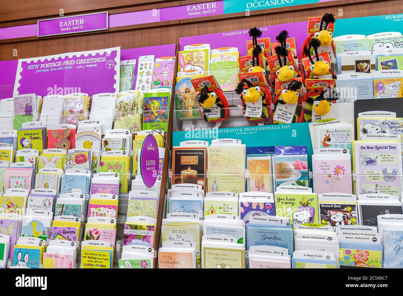 Hallmark cards store hi-res stock photography and images - Alamy