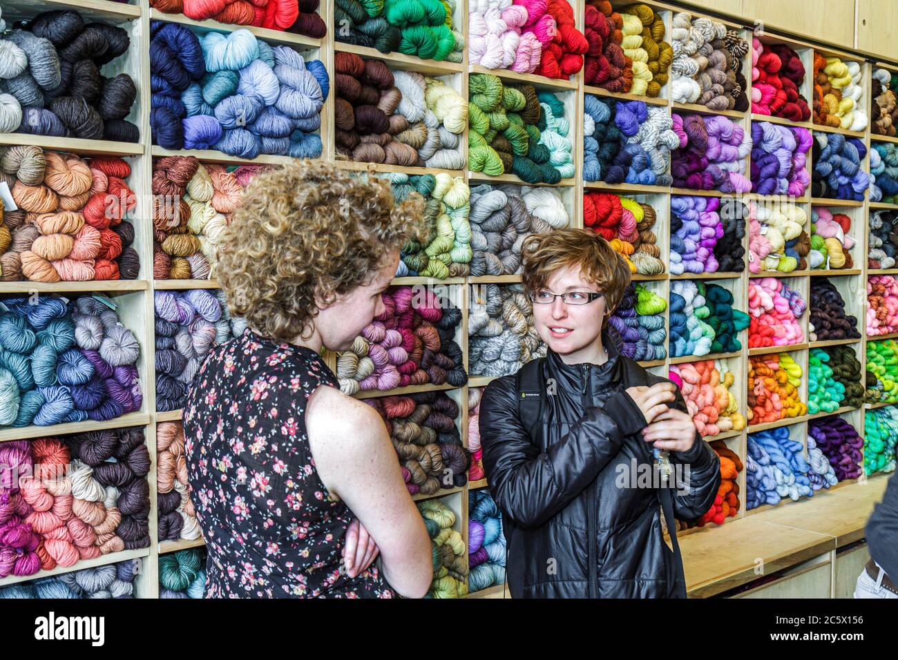 Knitting group hi-res stock photography and images - Alamy